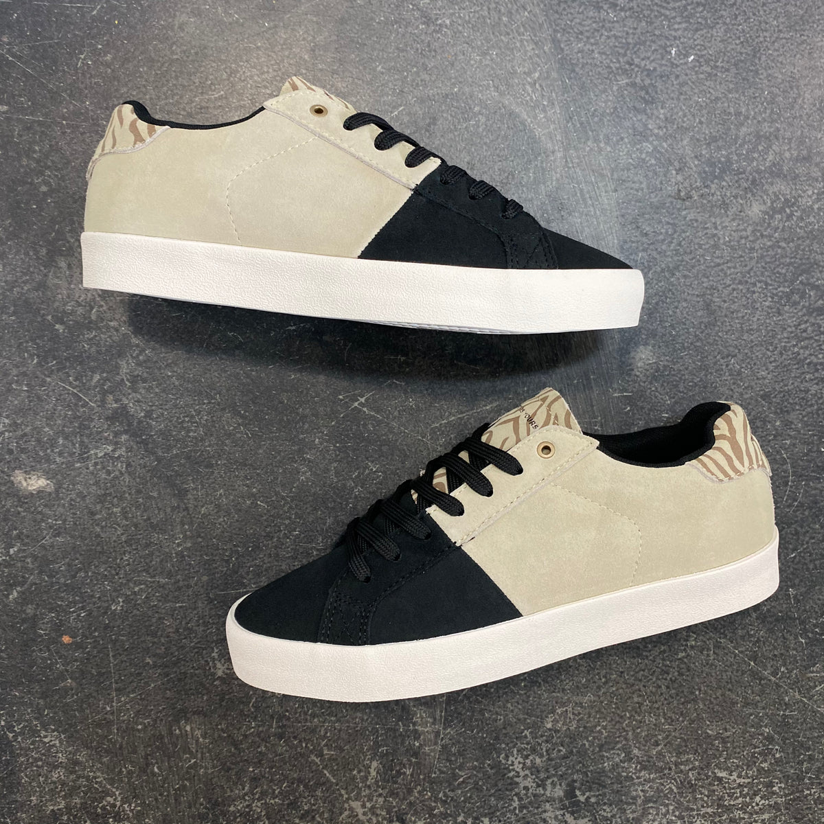 Hours Is Yours C71 John Di Lorenzo Sand Tiger Dilo SALE – 561 Skate